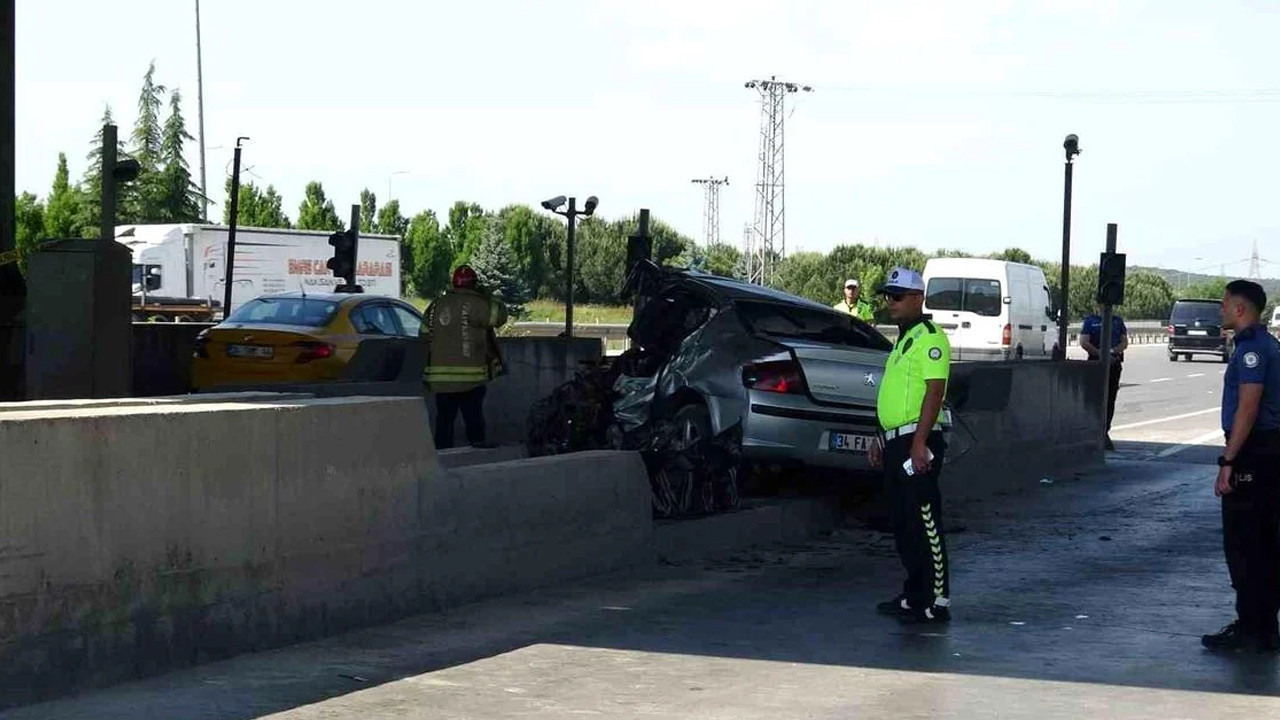 Tuzla'da feci kaza: Gişelerdeki beton bariyere çarpan sürücü hayatını ...