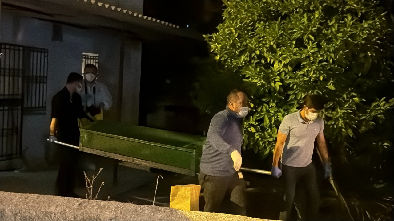Babasının cesediyle 2 gün aynı evde yaşadı: Kötü koku gerçeği ortaya ...