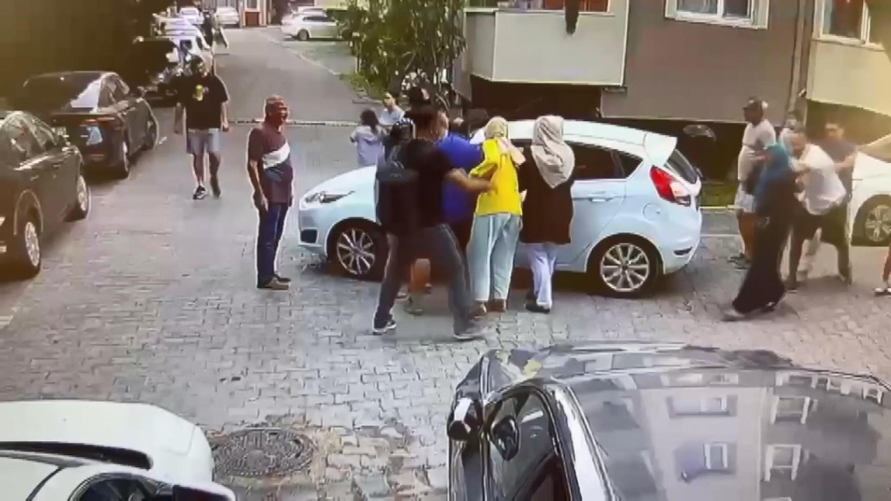 İki sürücü arasında 'Yavaş git' kavgası çıktı: Aileler de dahil oldu