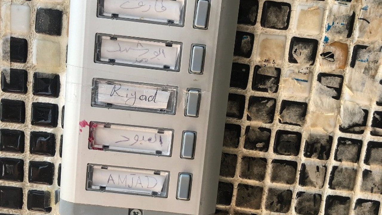 Mersin'deki apartman zili sosyal medyanın gündemi oldu. Kapı zili bile ...