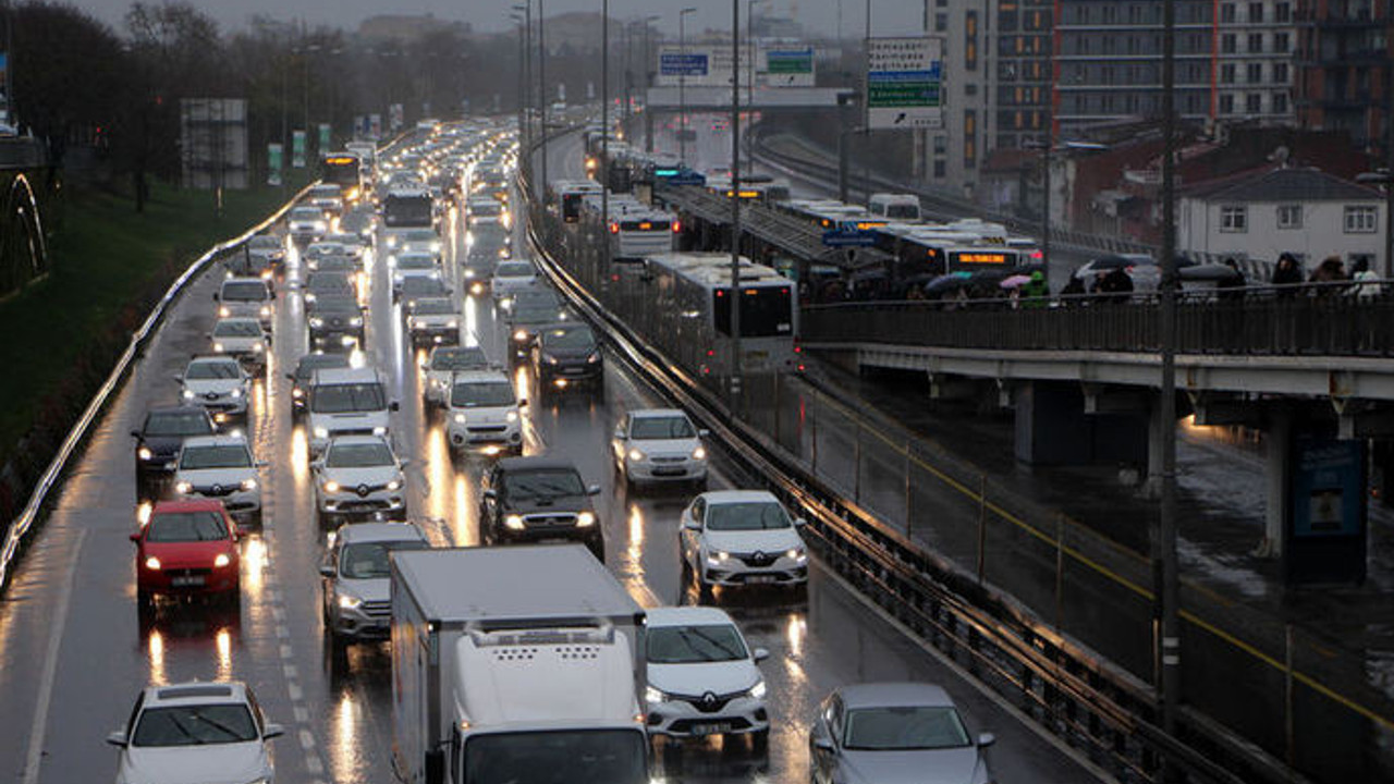 İstanbul'daki trafik oranı haftanın ilk gününde yüzde 58 oldu